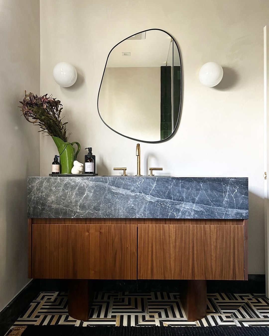 Marble and wood, the winning pair in interior design