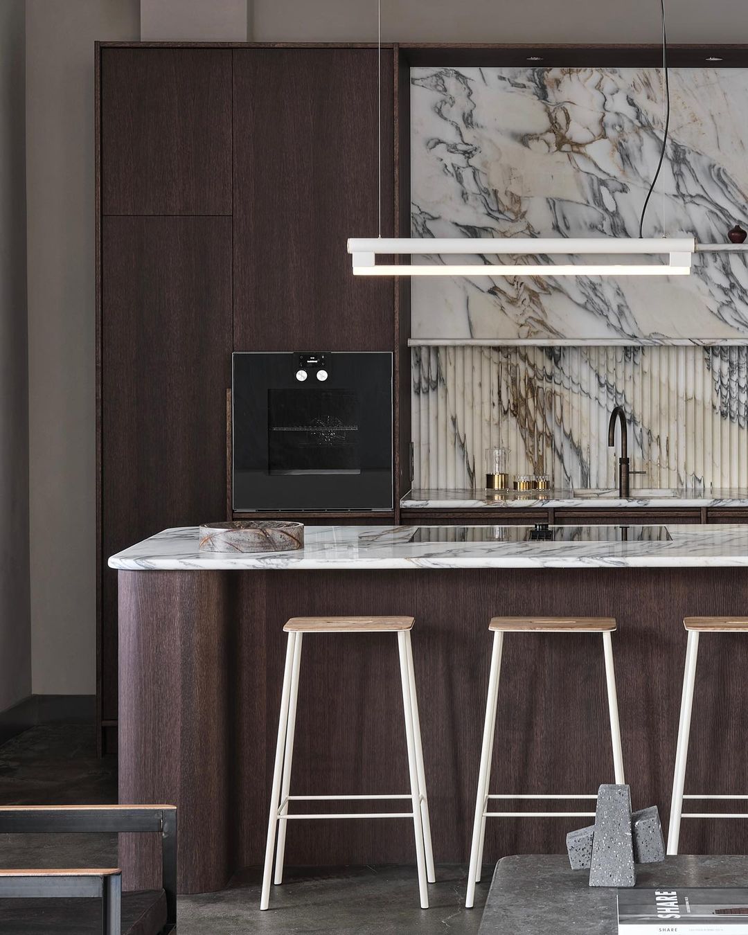 Marble and wood, the winning pair in interior design