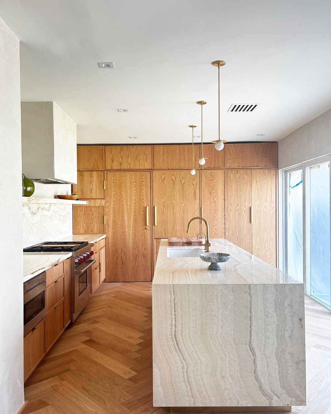 Marble and wood, the winning pair in interior design
